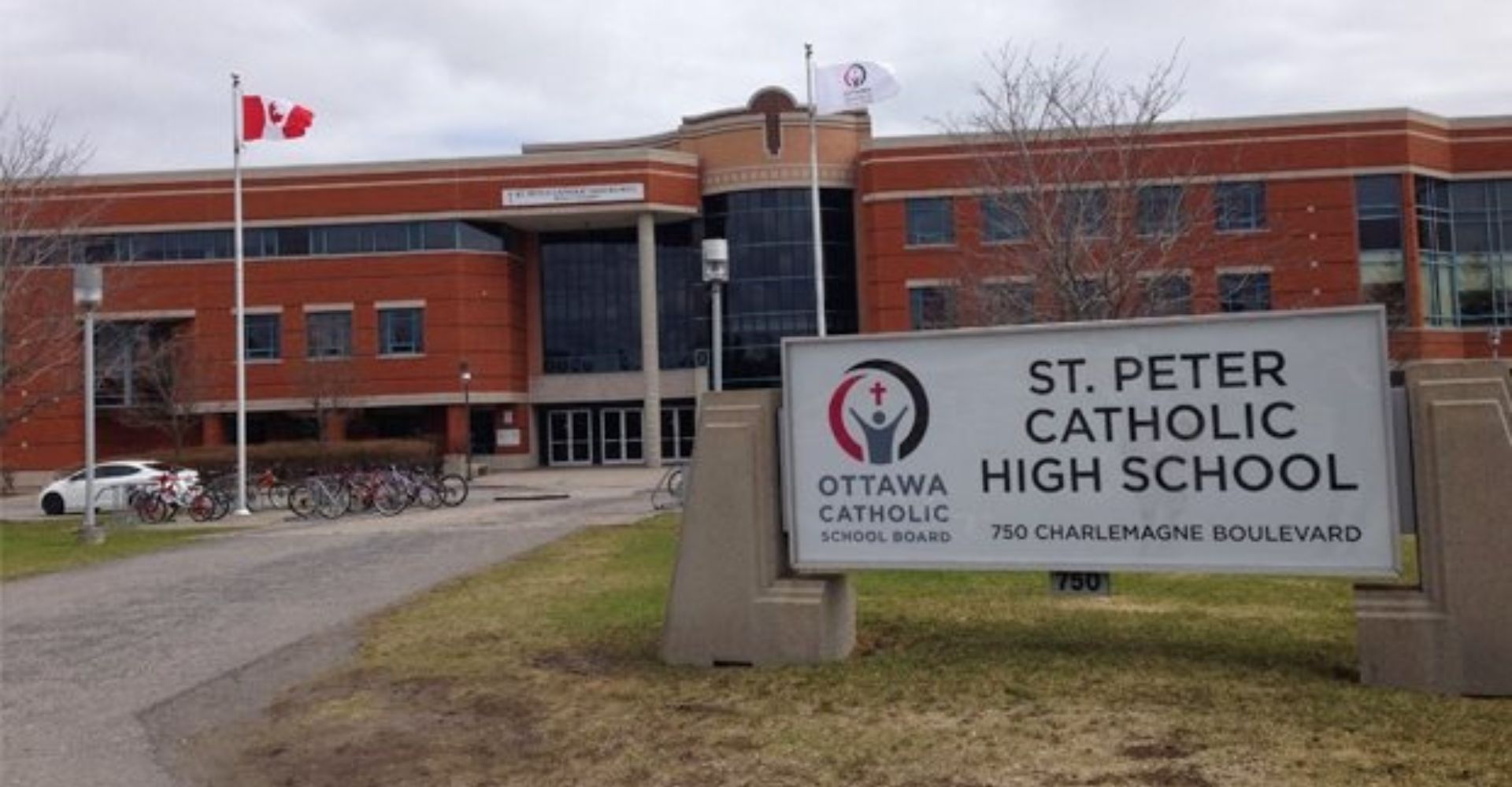 St. Peter Catholic High School en Canadá - ICES Spain